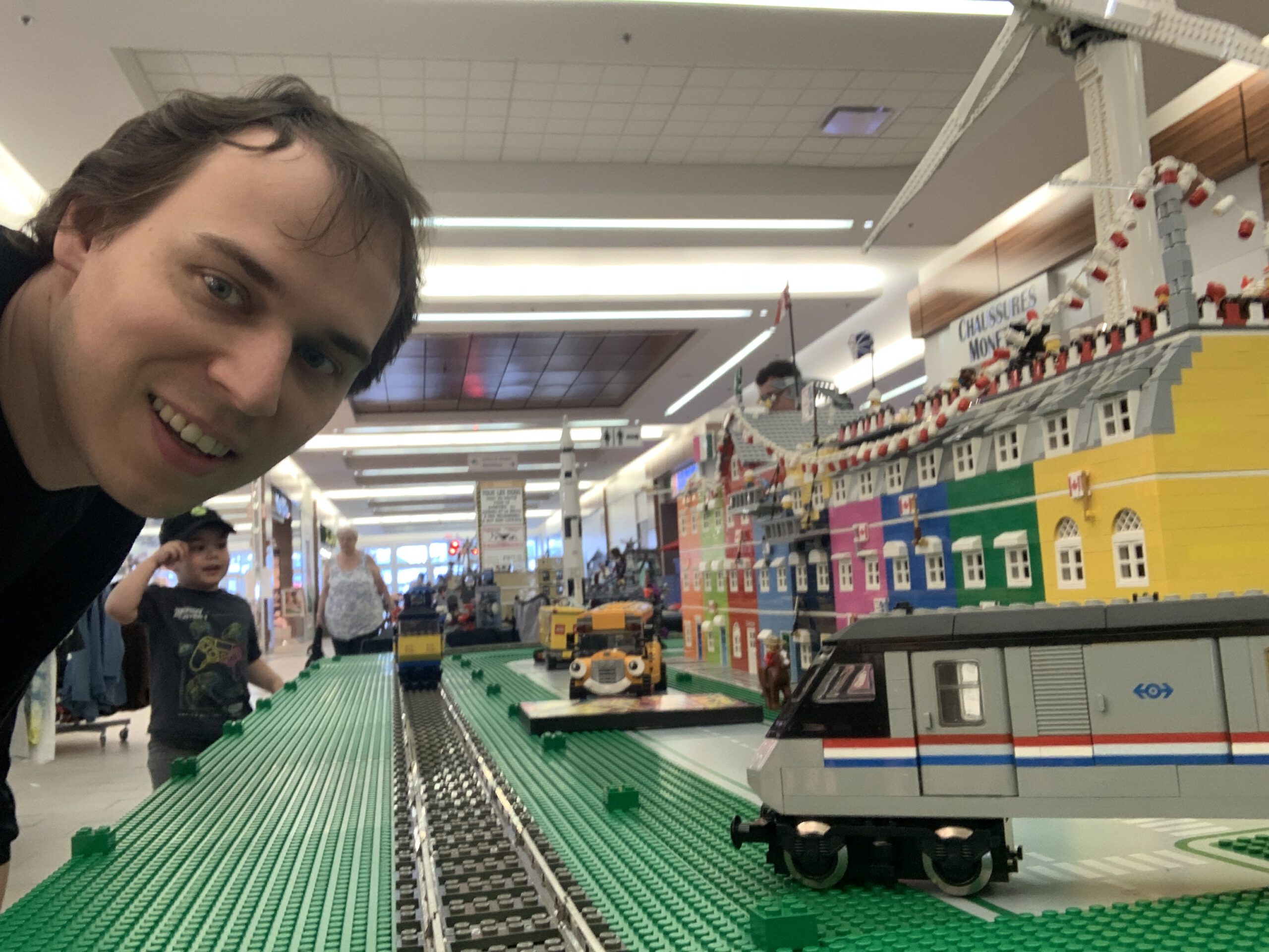 aron-m-at-aylmer-train-show