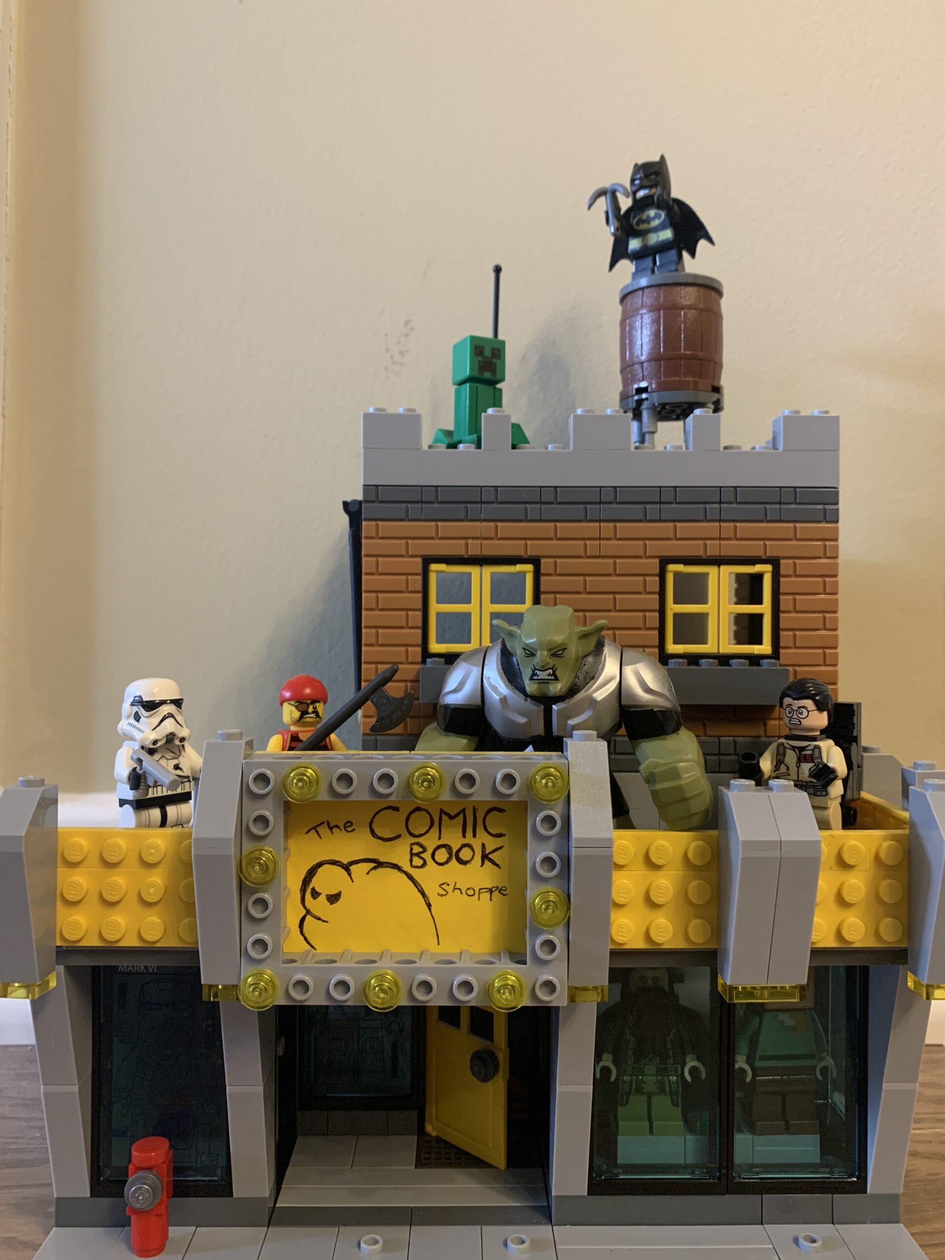 aron-m-comic-book-store-moc